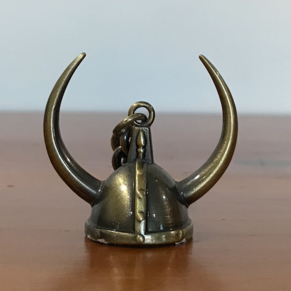 Vintage 3d Viking Horned Helmet Keychain - Gem